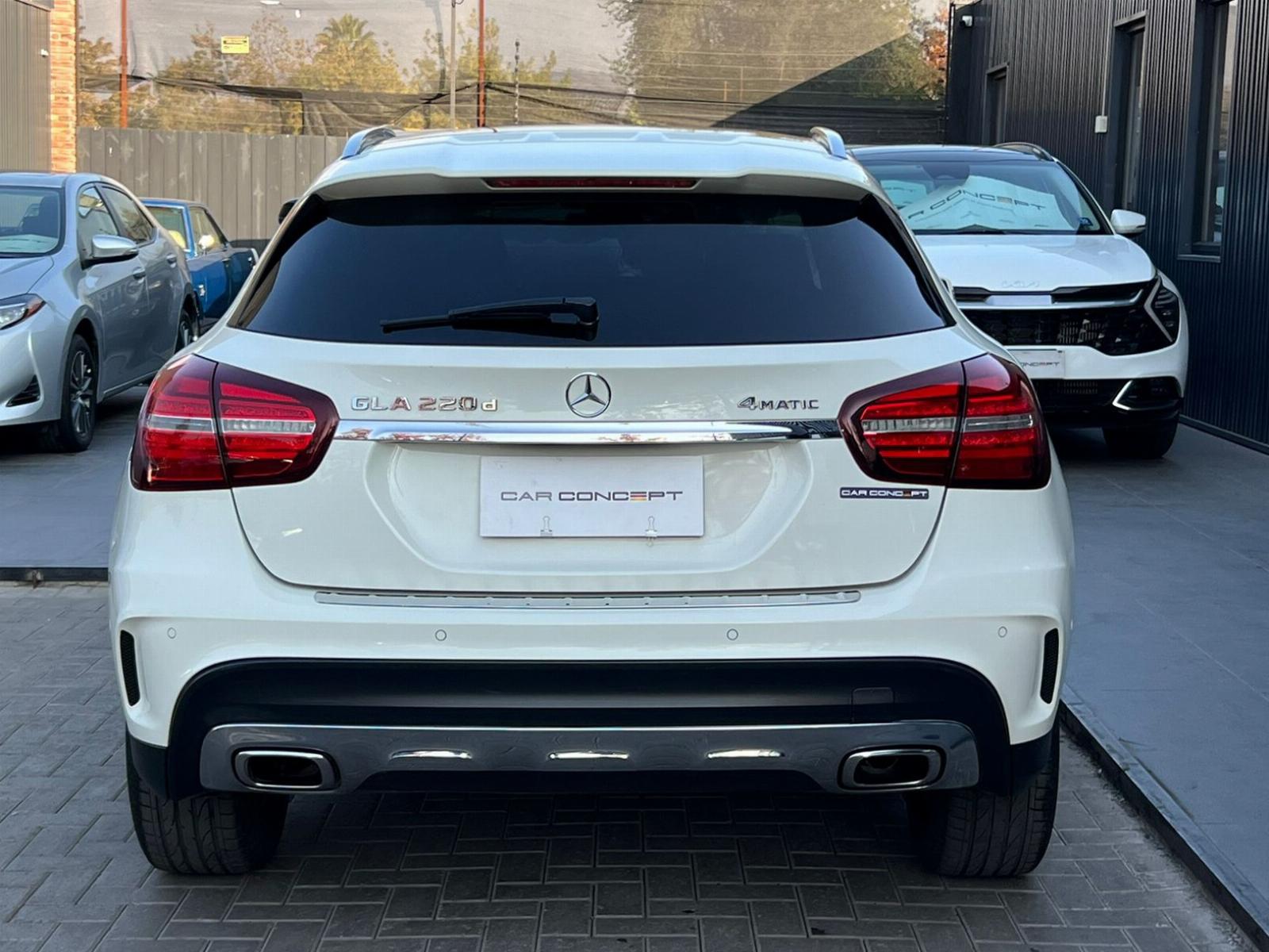 MERCEDES-BENZ GLA 220 2018 DIESEL 4MATIC (228323) - Car Concept