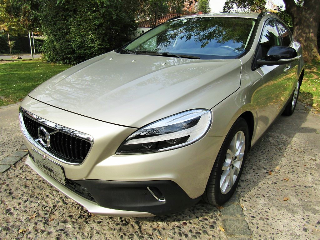 JulioInfante.com Automotriz Autos Usados VOLVO V40 Cross Country D2 2019 Diesel. Autom. (214986)