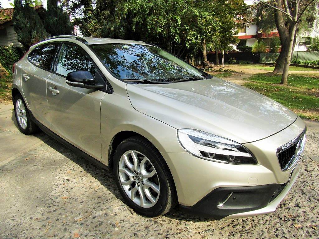 VOLVO V40 Cross Country D2 2019 Diesel. Autom. (214986) - FullMotor - Automoviles Seminuevos ...