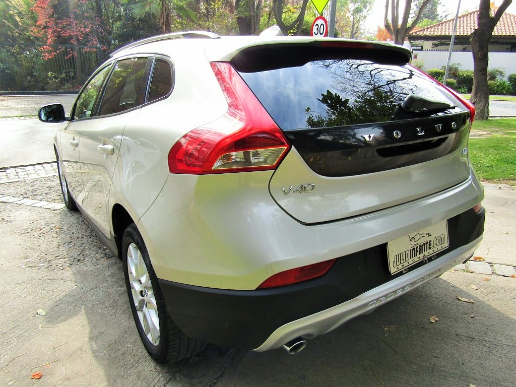 VOLVO V40 Cross Country D2 2019 Diesel. Autom. (214986) - FullMotor - Automoviles Seminuevos ...