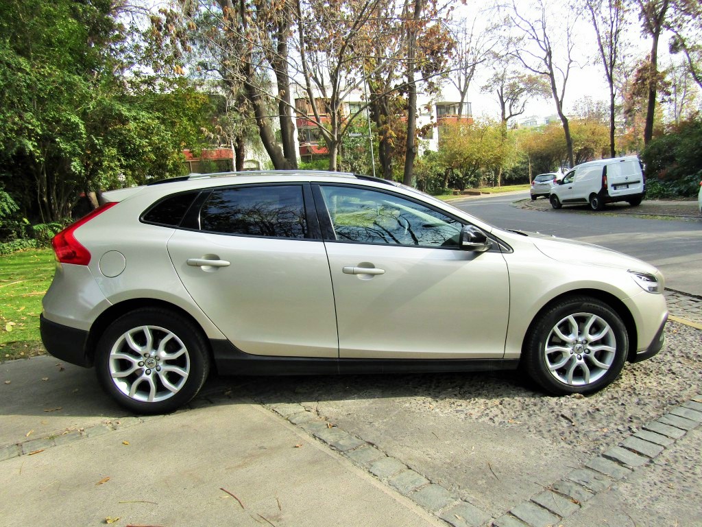 VOLVO V40 Cross Country D2 2019 Diesel. Autom. (214986) - FullMotor - Automoviles Seminuevos ...