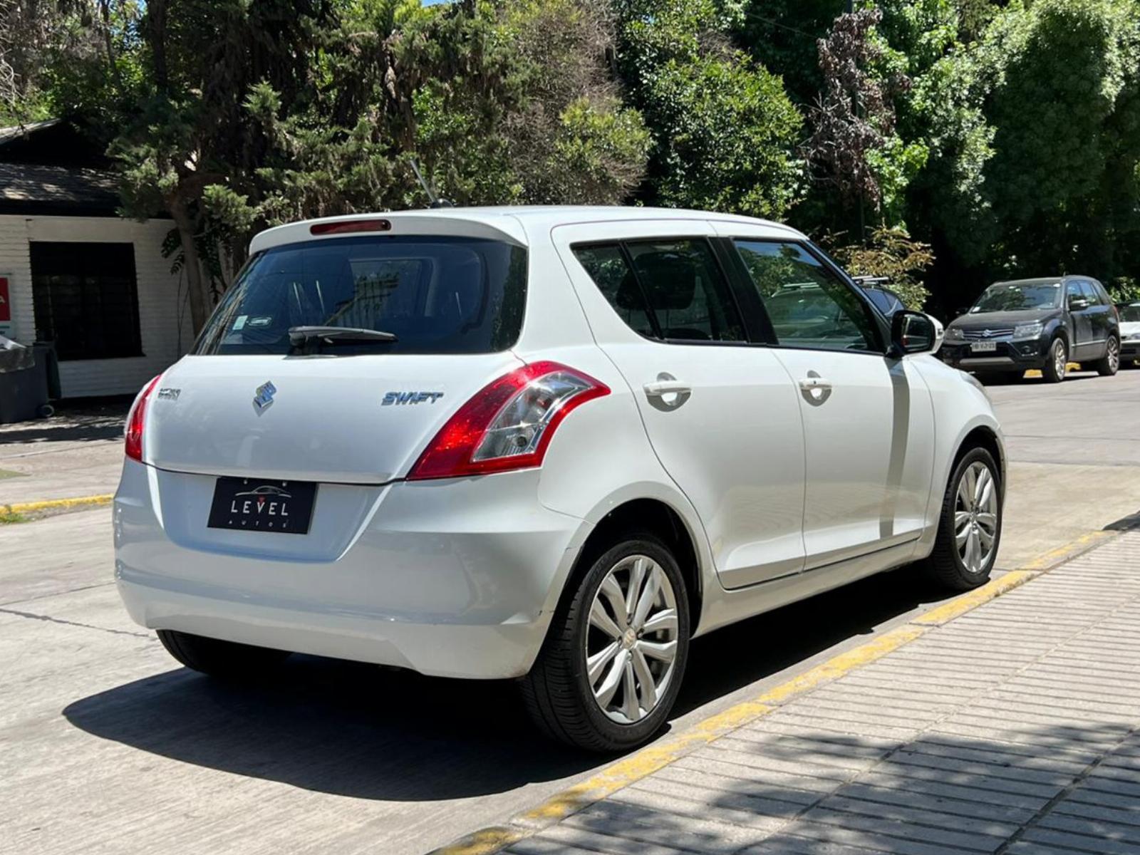 SUZUKI SWIFT GLX 2015 MANTENIMIENTO AL DÍA UN D (222126) - Level Autos